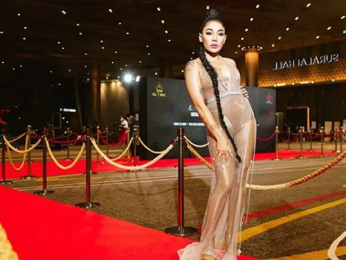 ย้อนชมชุดซีทรูเว้าลึก "ดา เอ็นโดรฟิน" ที่แย่งซีนนางงามบนเวที MUT2020