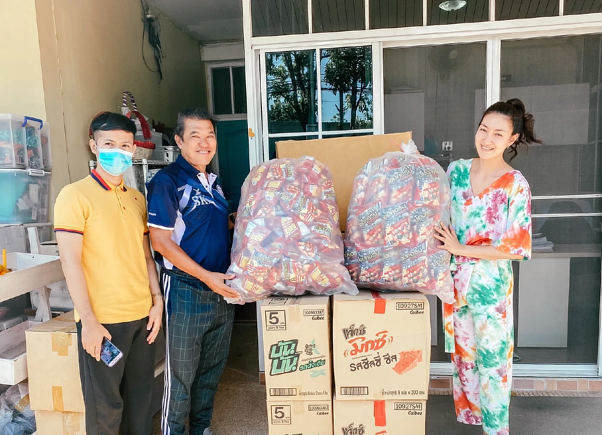 แพนเค้ก ฝ่ามรสุมโควิด-19 เดินหน้าทำดี มอบของขวัญให้เด็กๆ รพ.วัดแสนเกษม ...