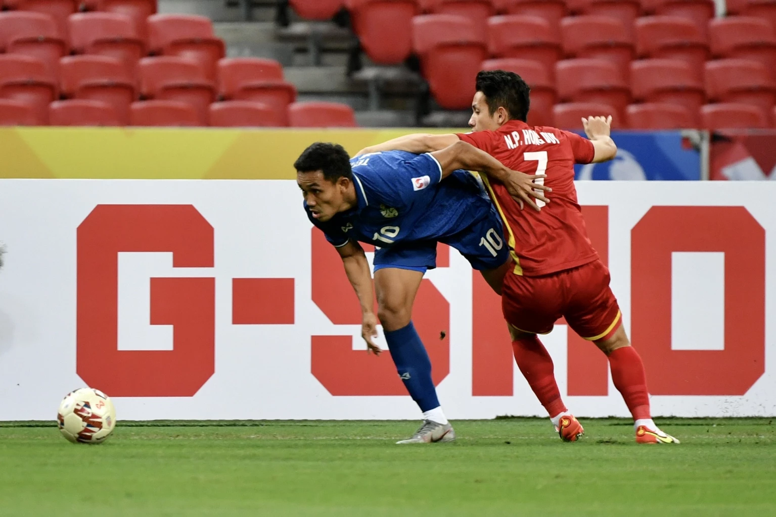 ช้างศึก สยบเวียดนาม 2-0 รอบรองฯซูซูกิ เจอ “ชนาธิป” ซัดเบิ้ล